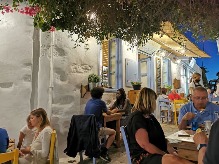 ΕΣΤΙΑΤΟΡΙΟ ΤΑΒΕΡΝΑ ΑΜΟΡΓΟΣ ΧΩΡΑ | ΜΠΥΡ...ΖΟΛΑΚΙ - Tavernes.gr
