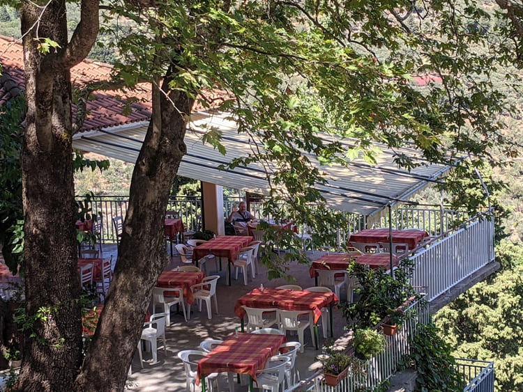 ΕΣΤΙΑΤΟΡΙΟ-ΤΑΒΕΡΝΑ ΤΡΥΠΗ ΛΑΚΩΝΙΑΣ | ΒΑΣΙΛΟΝΕΡΙ - Tavernes.gr