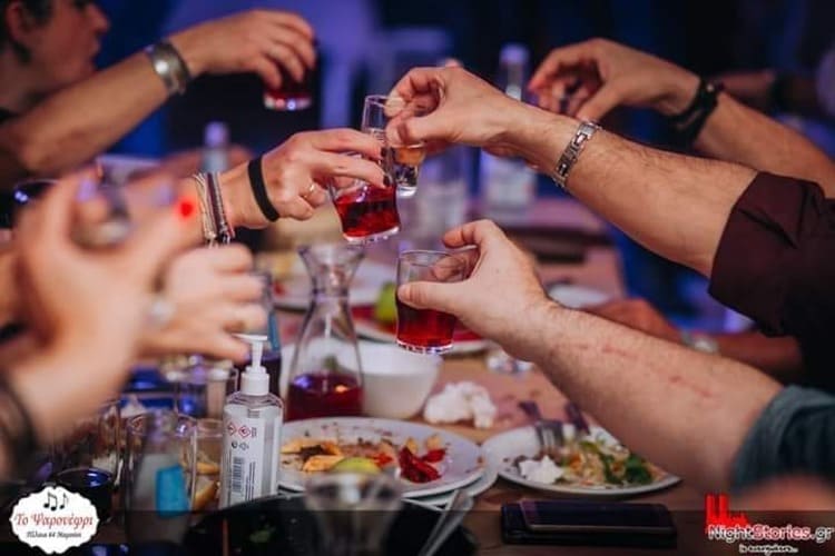 ΤΑΒΕΡΝΑ ΕΣΤΙΑΤΟΡΙΟ ΜΑΡΟΥΣΙ | ΤΟ ΨΑΡΟΝΕΦΡΙ - Tavernes.gr