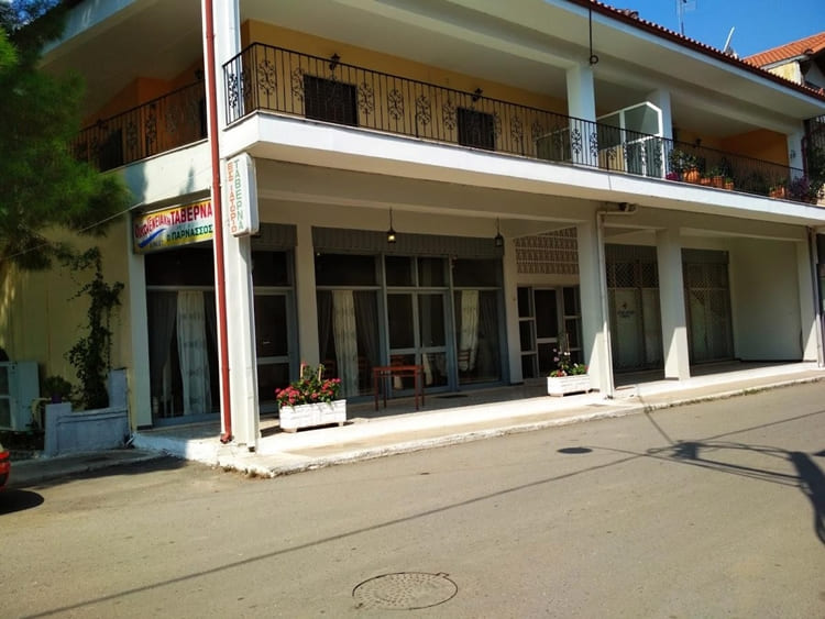 ΤΑΒΕΡΝΑ ΚΑΤΩ ΤΙΘΟΡΕΑ | ΠΑΡΝΑΣΣΟΣ - Tavernes.gr
