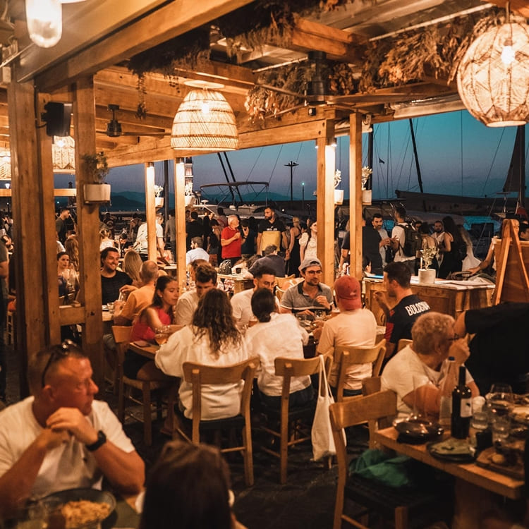ΕΣΤΙΑΤΟΡΙΟ ΧΑΝΙΑ | ΤΑ ΧΑΛΚΙΝΑ - Tavernes.gr