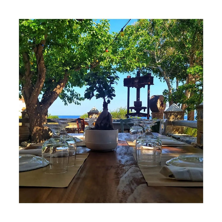 ΤΑΒΕΡΝΑ ΕΣΤΙΑΤΟΡΙΟ ΜΟΝΕΜΒΑΣΙΑ | ΑΘΙVOLI - Tavernes.gr