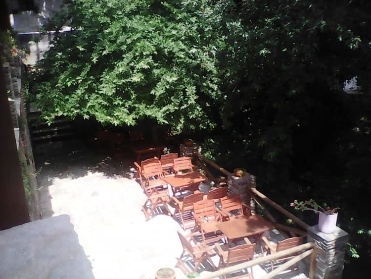 ΕΣΤΙΑΤΟΡΙΟ-ΤΑΒΕΡΝΑ ΜΕΝΗΤΕΣ ΑΝΔΡΟΣ | ΠΗΓΕΣ ΚΑΡΥΔΙΕΣ - Tavernes.gr
