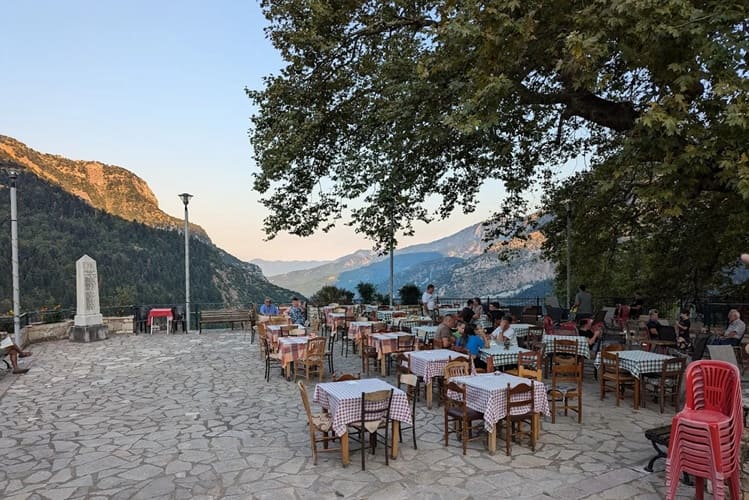 ΤΑΒΕΡΝΑ ΣΤΟΥΡΝΑΡΑΙΪΚΑ ΤΡΙΚΑΛΩΝ | ΤΟ ΣΤΕΚΙ ΤΟΥ ΒΑΡΕΛΑ - Tavernes.gr